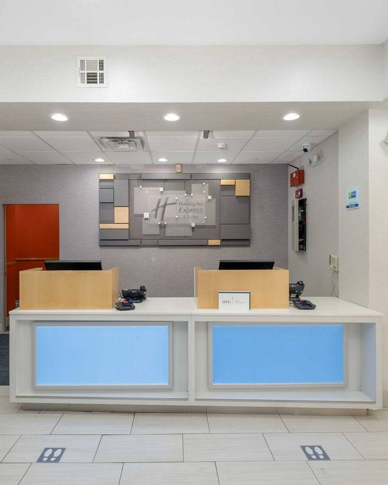 Holiday Inn Express & Suites Carlsbad