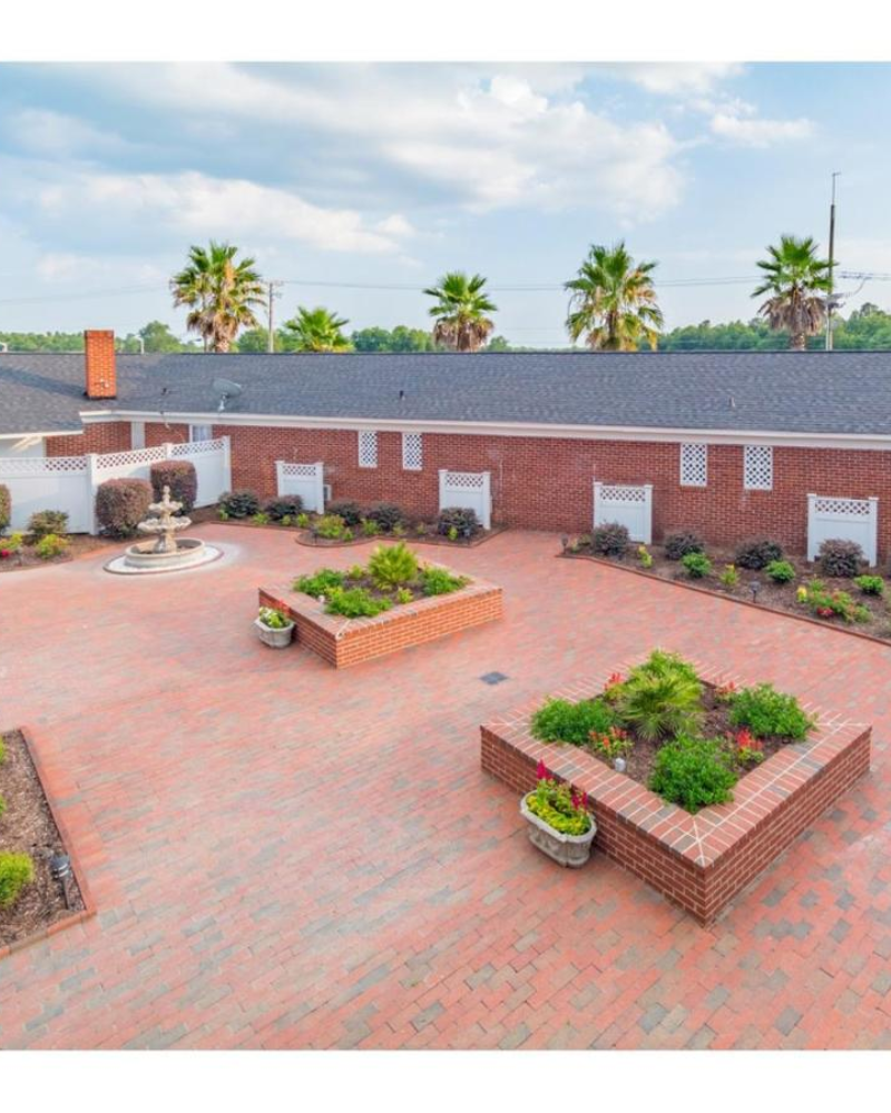Winton Inn & Suites